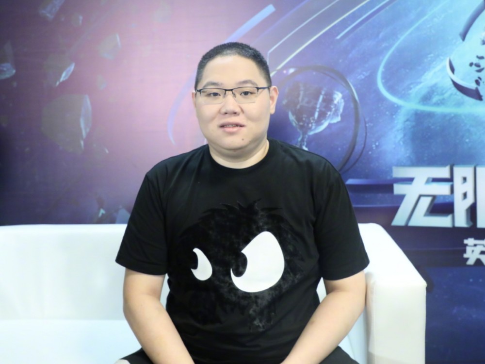 LOL：PDD这下被熟人“坑”惨了，花6W买新电脑，直播瞬间“垮掉”！