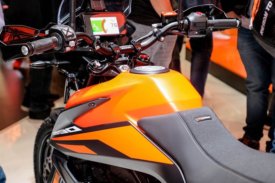 ktm390海报-千图网