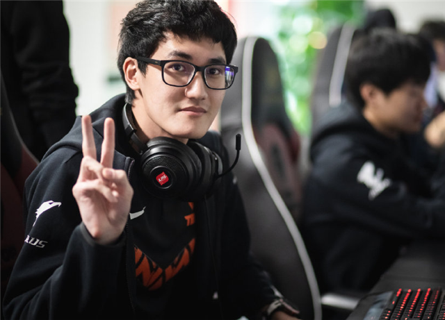 对战IG前夕，阿水与shy哥、rookie隔空喊话，跟王校长唱反调？