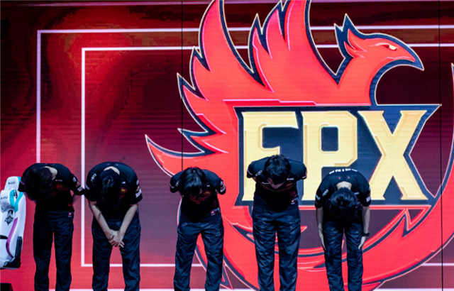 FPX老板曝光选手状态，说到khan忍不住鼻酸，他是最拼的一位队员