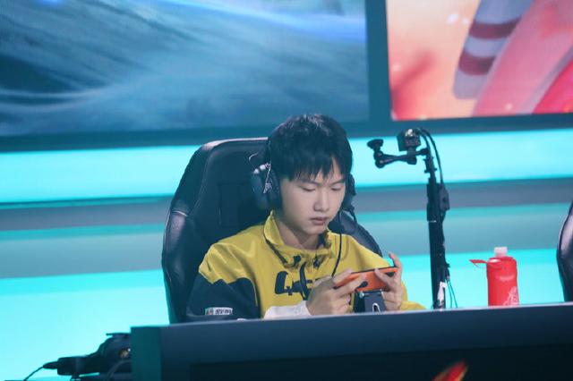 王者荣耀：江湖再会，QGhappy世冠杯依旧闪光！前途可期！