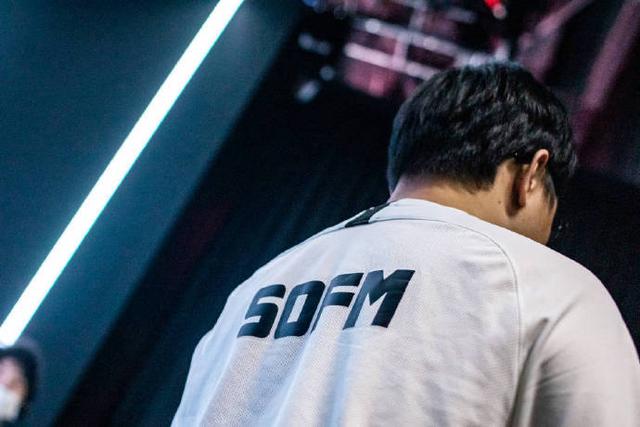 泪目！越南网友为Sofm下载注册推特投票，怕独自在外受委屈！