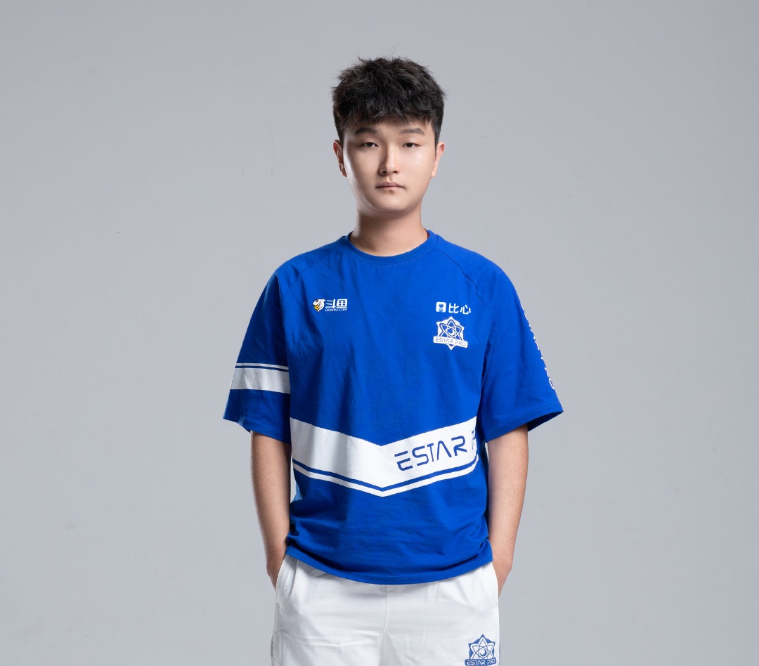 GK替补打野支配巅峰赛口嗨，直言花几百万把猫神买了给他洗脚！