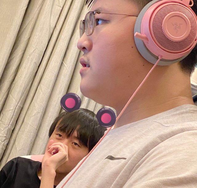 UZI复出其实早有预兆，训练师采访暴露两细节，粉丝：期待王者归来