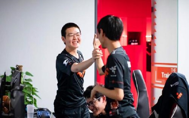 TES目标定位越来越高，当时进世界赛算突破，现在不夺冠要被冲！