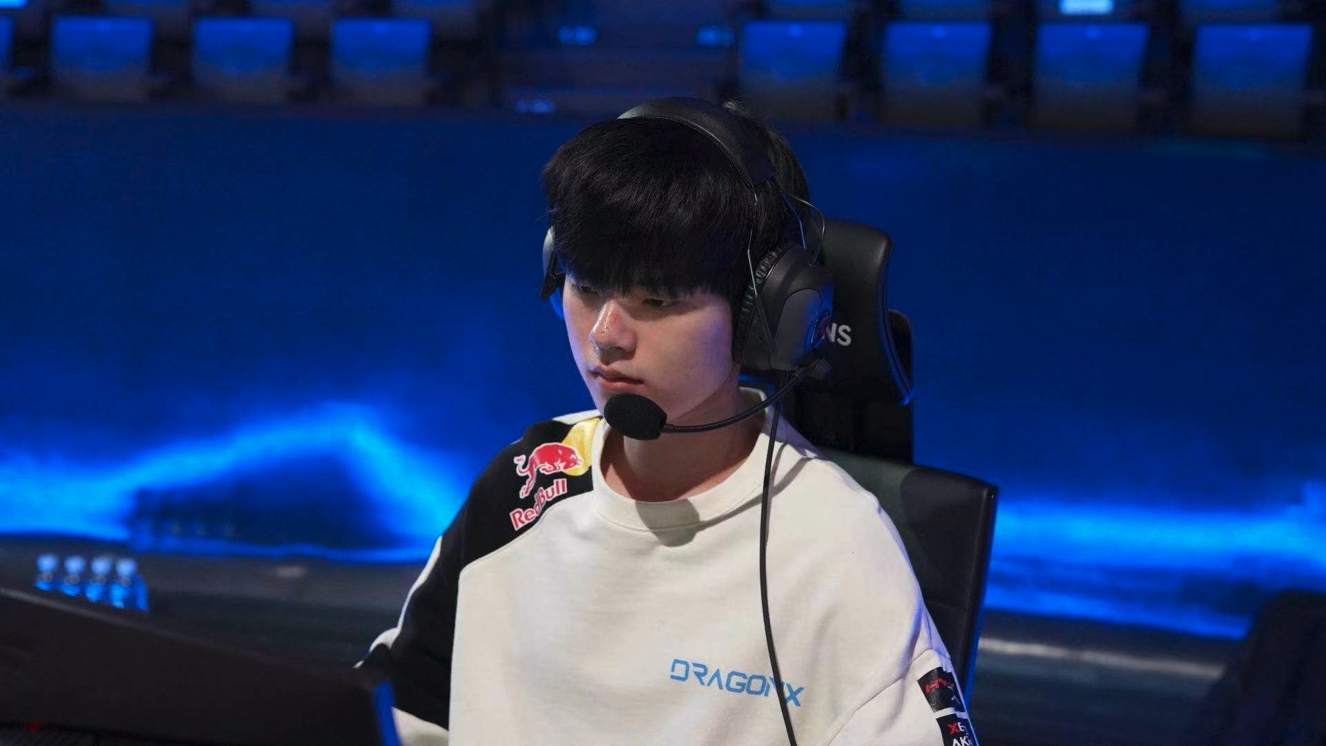 Deft直播分享近况：不去LPL，会在LCK选择一支队伍，今明两天决定