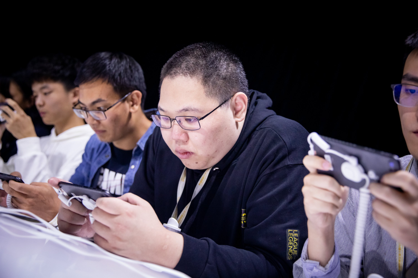 不愧是第二个等不及的DNF，LOL手游中文版终于定档，它能超过王者吗