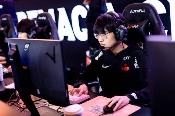 Knight再次放出名言！坦言：希望和我交手的中单选手，都轻一点虐我