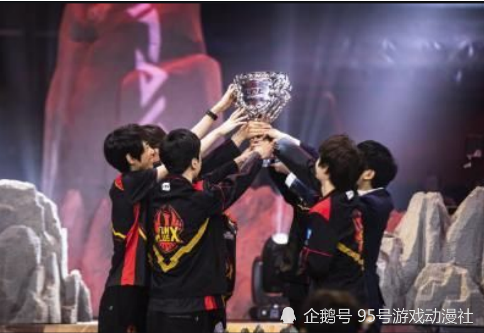 FPX越来越强人却越来越少，FPX战队宣布与ADC和平解约