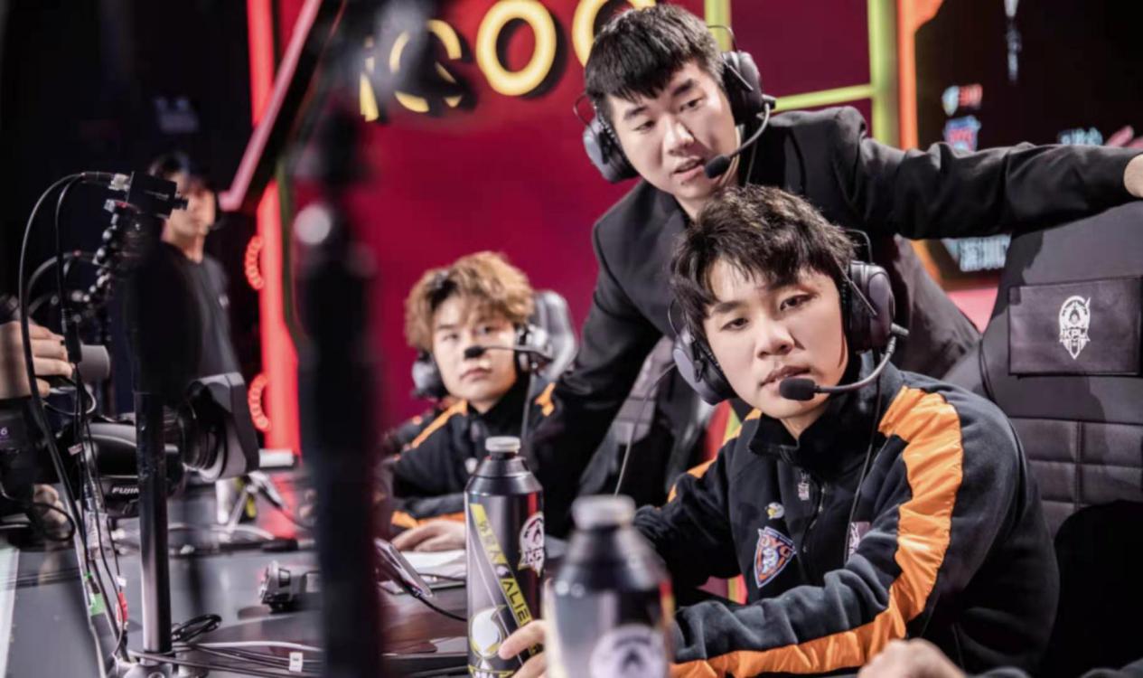 DYG小义口嗨队友惹众怒，有些东西不可触碰！职业生涯不能这么作！