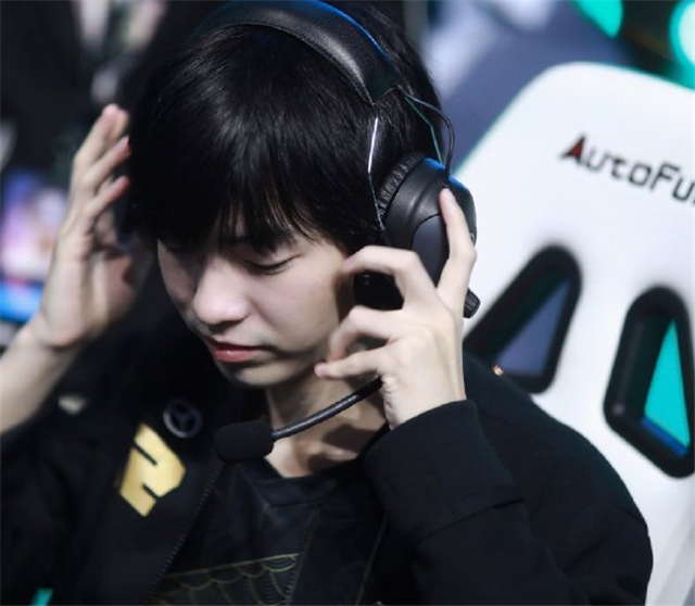 cryin英雄池有多浅？4个招牌英雄3个被削弱，小虎早已发现他的问题