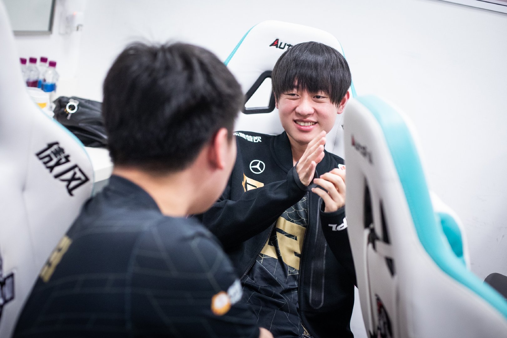 LPL夏季赛第七周赛事回顾：尝试“新”东西的EDG，正在崛起的WE