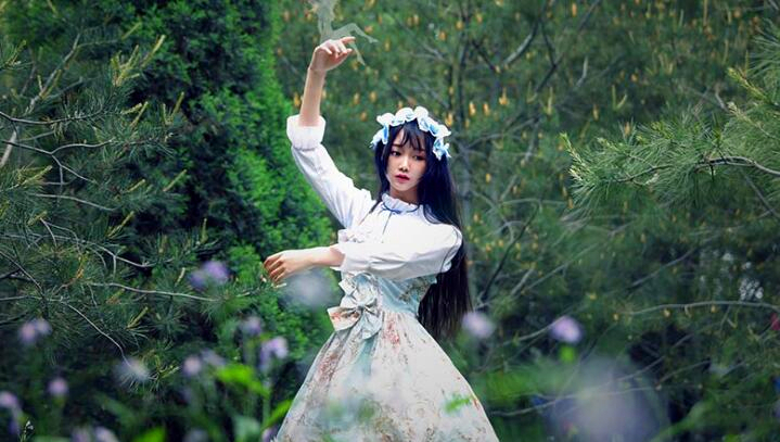 迷你世界CosPlay表演赛，人气选手戴兔耳朵、穿斑马袜，萌态十足