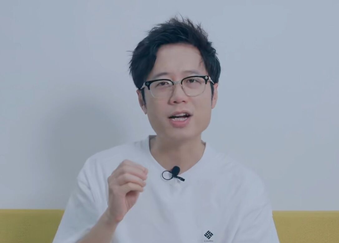 “米勒把LCK女主持打哭了”LOL中韩解说对抗赛米勒上单拳皇爆杀对面，赛后LCK女主持抹眼泪了！