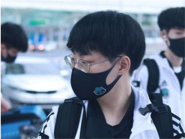 DK并非战无不胜，辅助放飞自我，成为唯一铂金选手