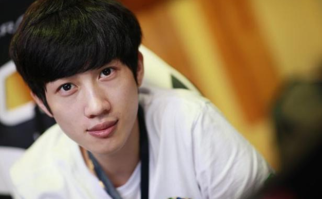 YJJ化身爽文男主？一场比赛勇夺33万奖金，还要迎娶清华女学霸