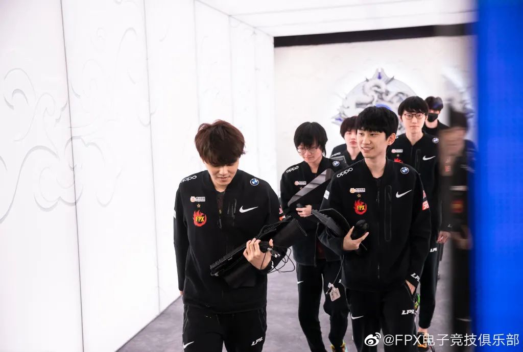 【每日一撸】刘青松坦言FPX没钱了；史上最暴力ADC想要复出