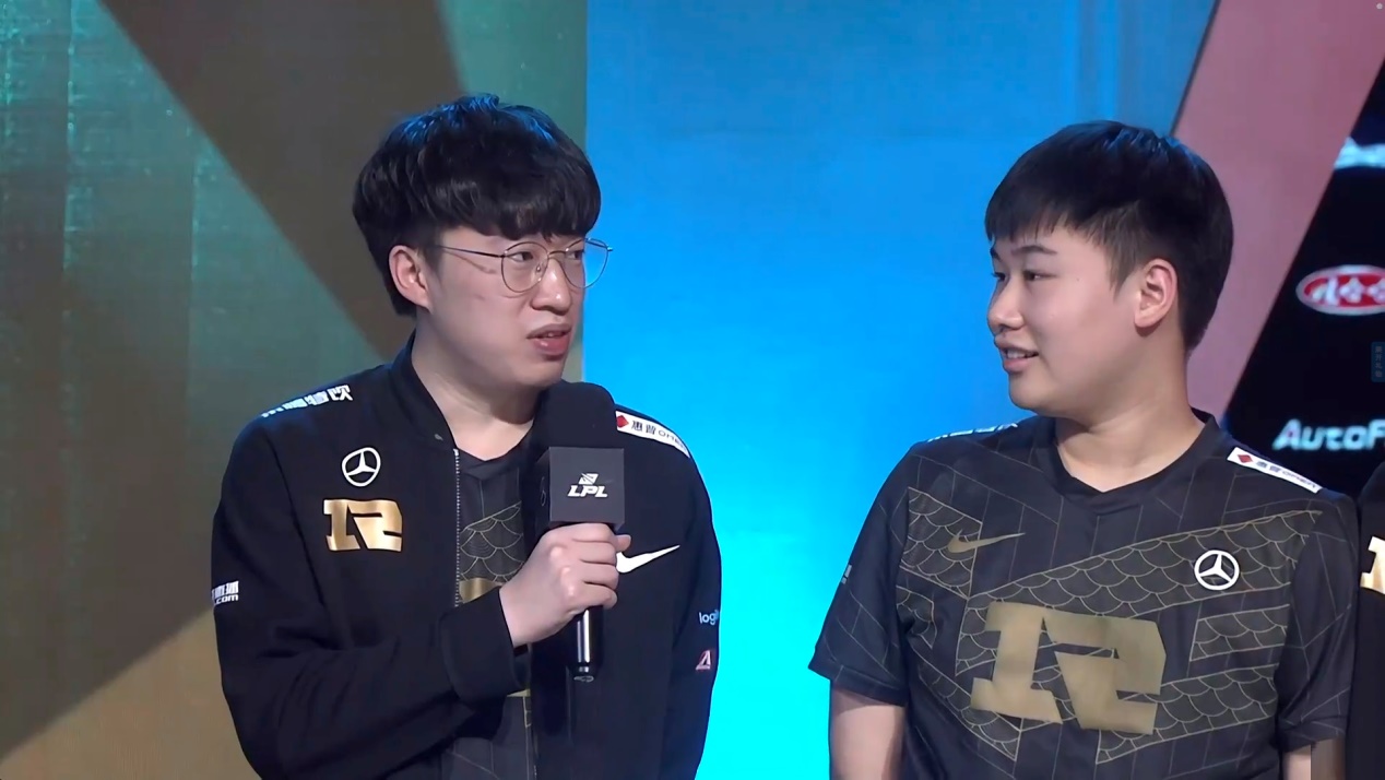 “RNG史上最强的上单”！Bin来到RNG兴奋拍照，Letme给出最高评价