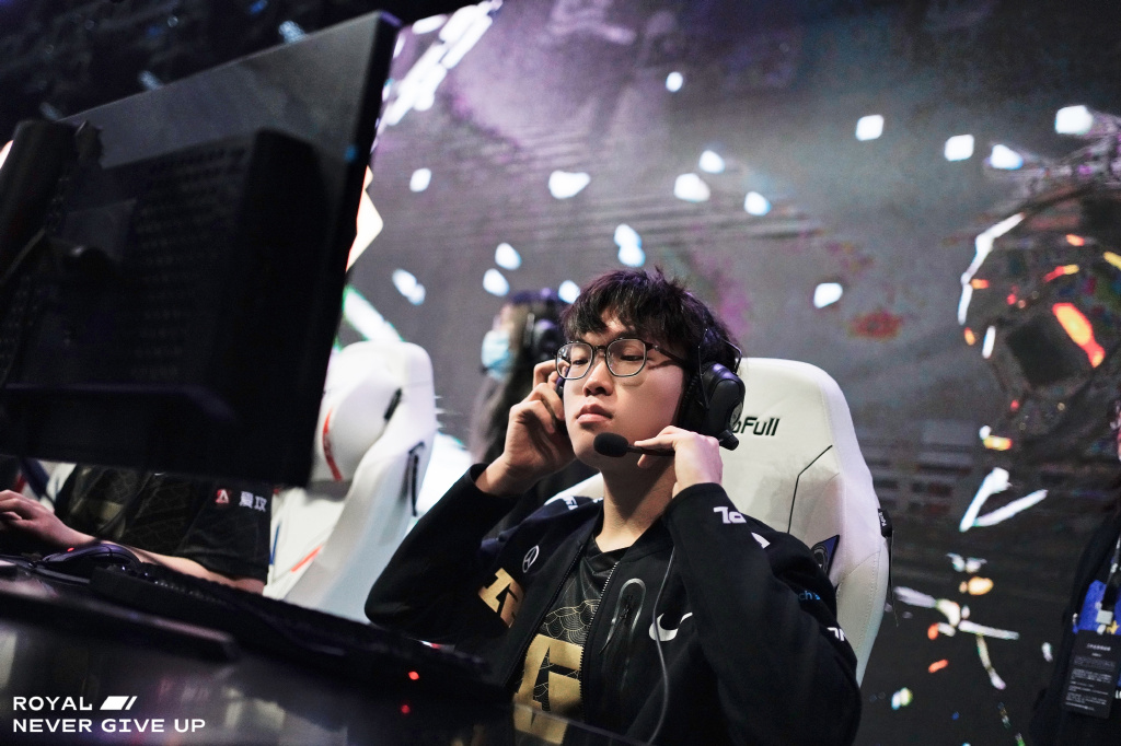 “Bin完全就是外人”，RNG被TES打成人机，小虎打中路不行，RNG官博被爆破