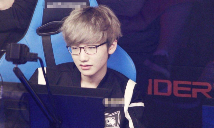 盘点LOL职业选手ID背后的故事，微笑用情至深！