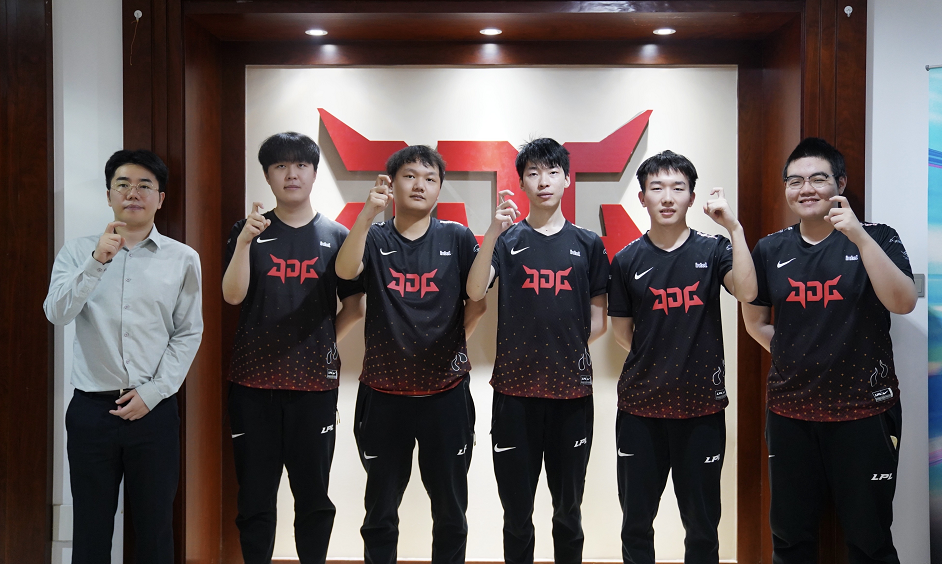 JDG赛后群访-Yagao：看得懂比赛的人就知道是我破的局