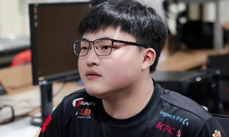 网传UZI明年又要复出，新晋战队欲购UZI打响战队名气？