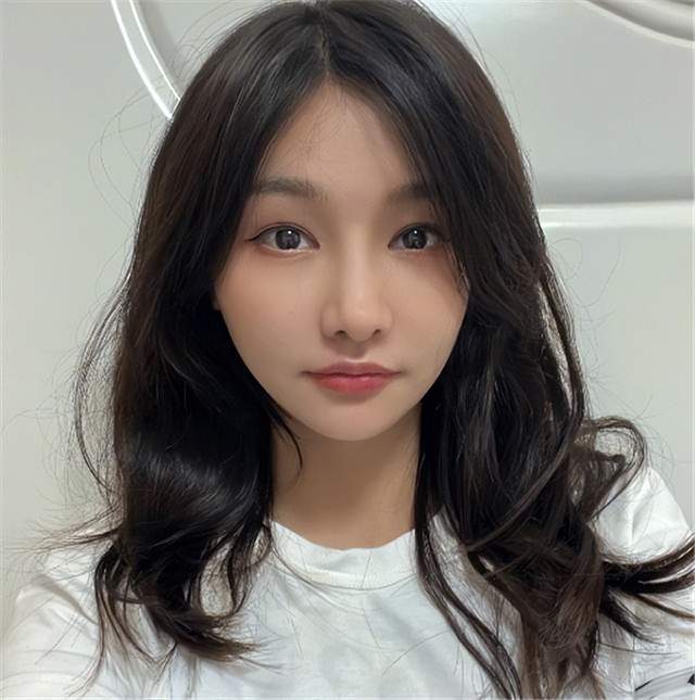 Miss停播后现身骚男婚礼，电竞女神人脉太广，没想到粉丝却急了！