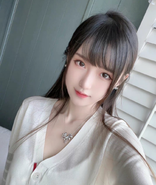 腐团儿晒出新作品，1米3的双腿和胳膊一样粗！气质优雅还很阳光