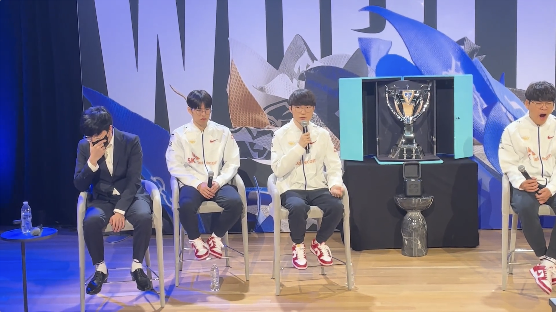 S12决赛媒体日采访，Faker：我期待3比0取胜，还没想过冠军皮肤的问题，可能会考虑大家喜欢的英雄