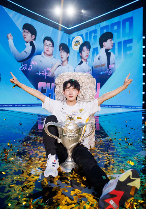 KPL首个吉尼斯世界纪录选手诞生！Fly牌面拉满：最好的生日礼物