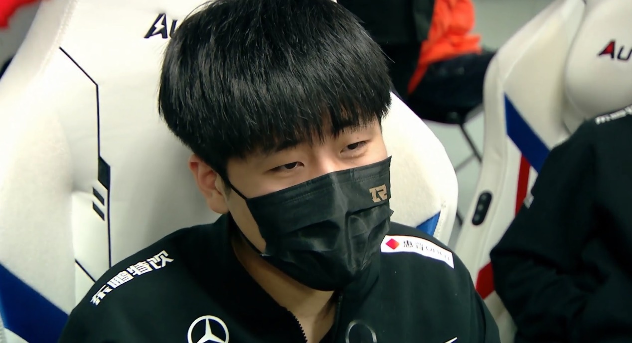 LPL至臻全华班成了？JDG老板发动态：快乐到飞起，转会期好事将近