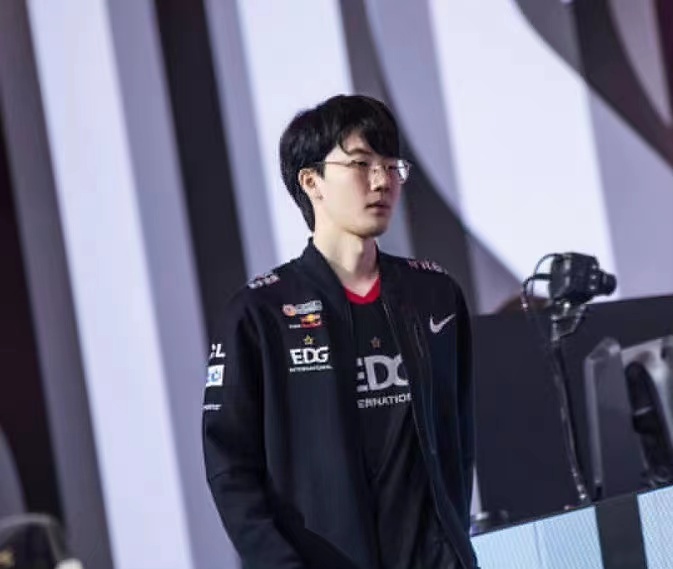 LCK转会期竞争激烈，开挂主播遭官方“锁头”，心之钢联盟来袭