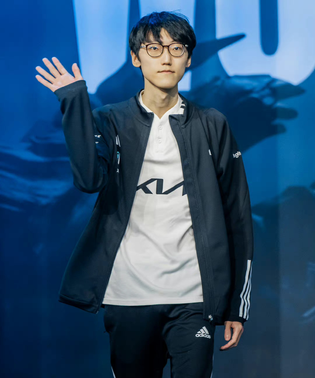 和队友不合，在T1和DK间反复横跳抬高身价，Nuguri退役竟是没人要