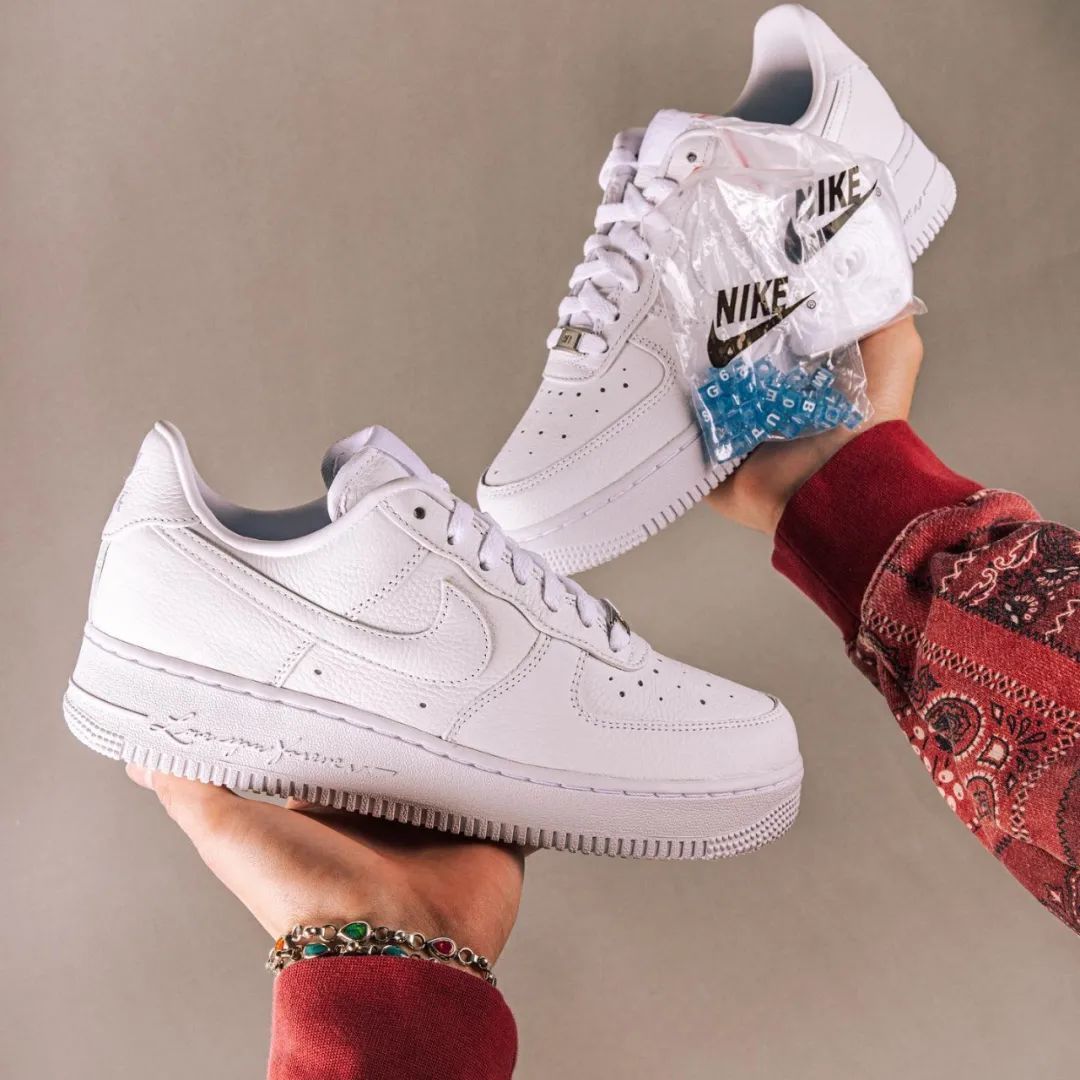 SNKRS上架“豪华版”纯白AF1联名！Drake合作款下周发售