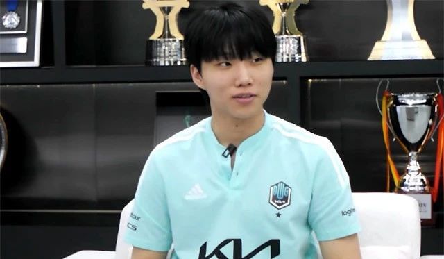 Deft采访坦言最幸福的一天在EDG，而非S12夺冠那一刻