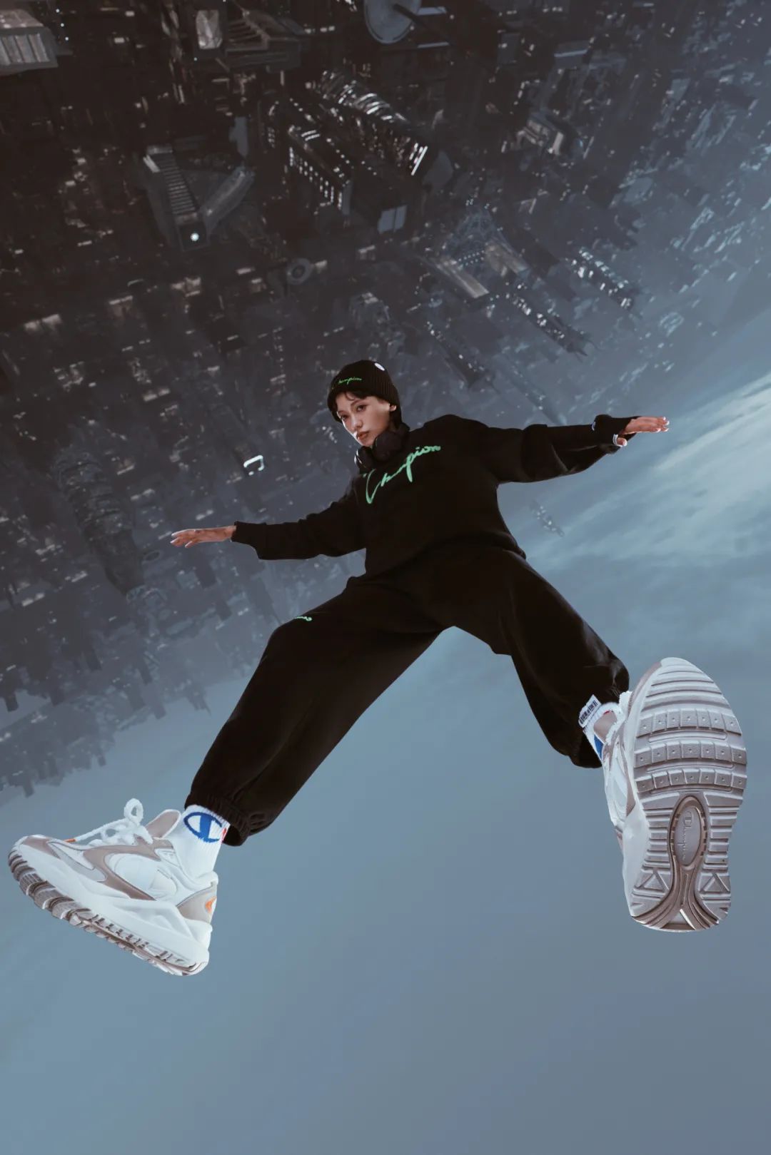 这次 DIMOO 穿上 Champion 卫衣，成为玩家热议的“冠军男孩”