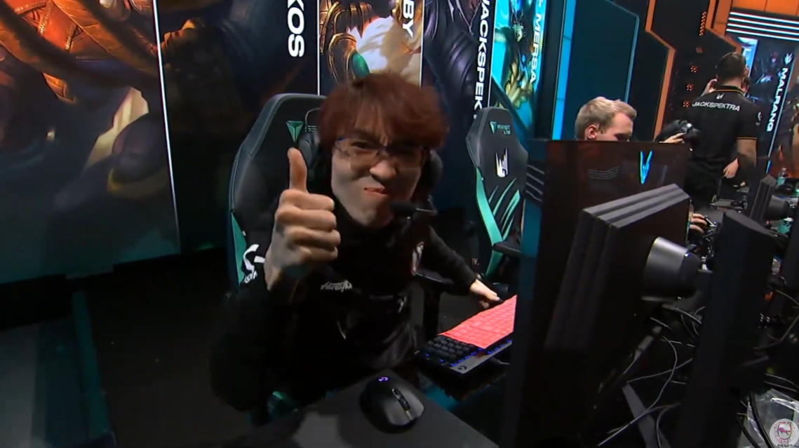 全球首位日本外援成大腿？LEC“老头”战队掀翻新王