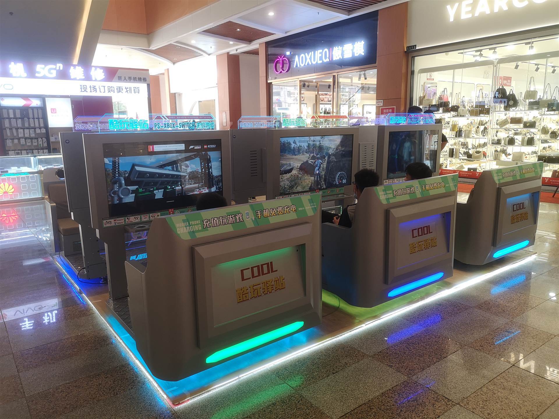 商场里的PS4主机游戏，真的有人去玩吗？