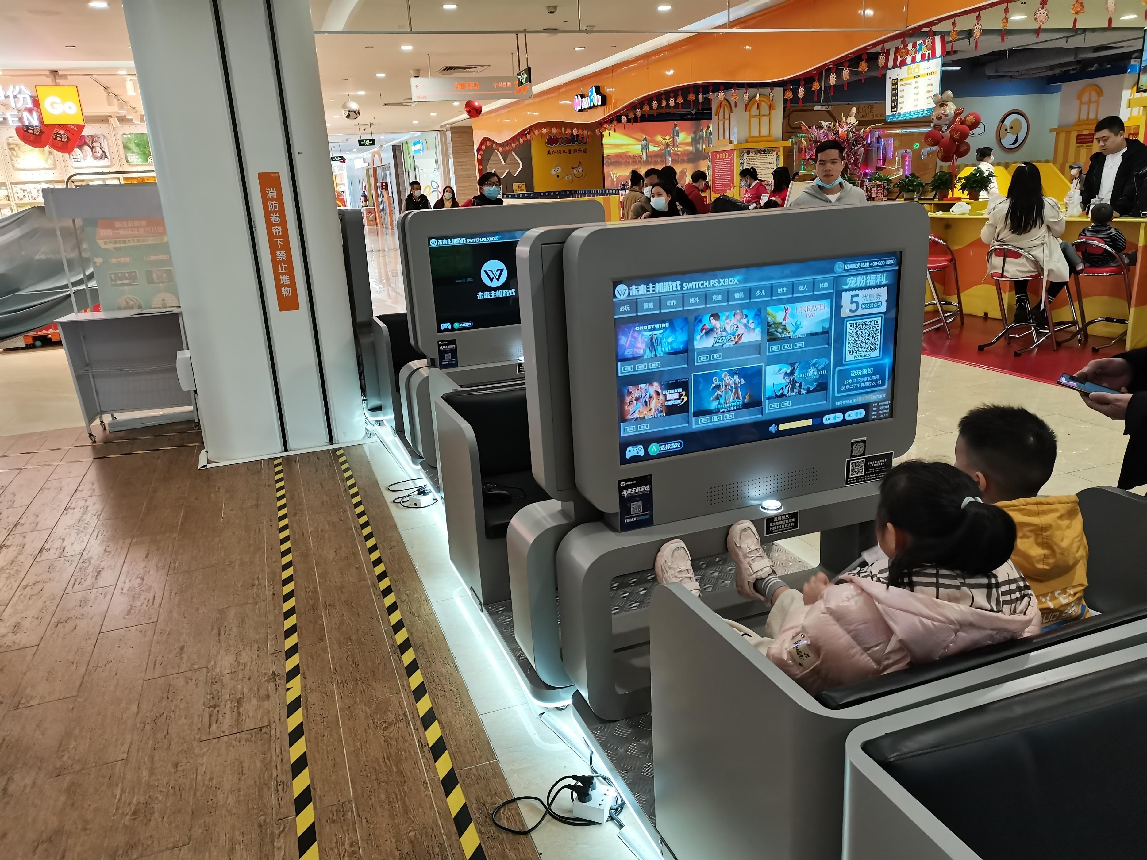 商场里的PS4主机游戏，真的有人去玩吗？