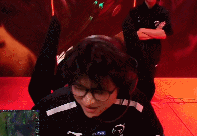 Huanfeng真的变了，闪现向前1v4狂飙，观众直呼陌生_腾讯新闻