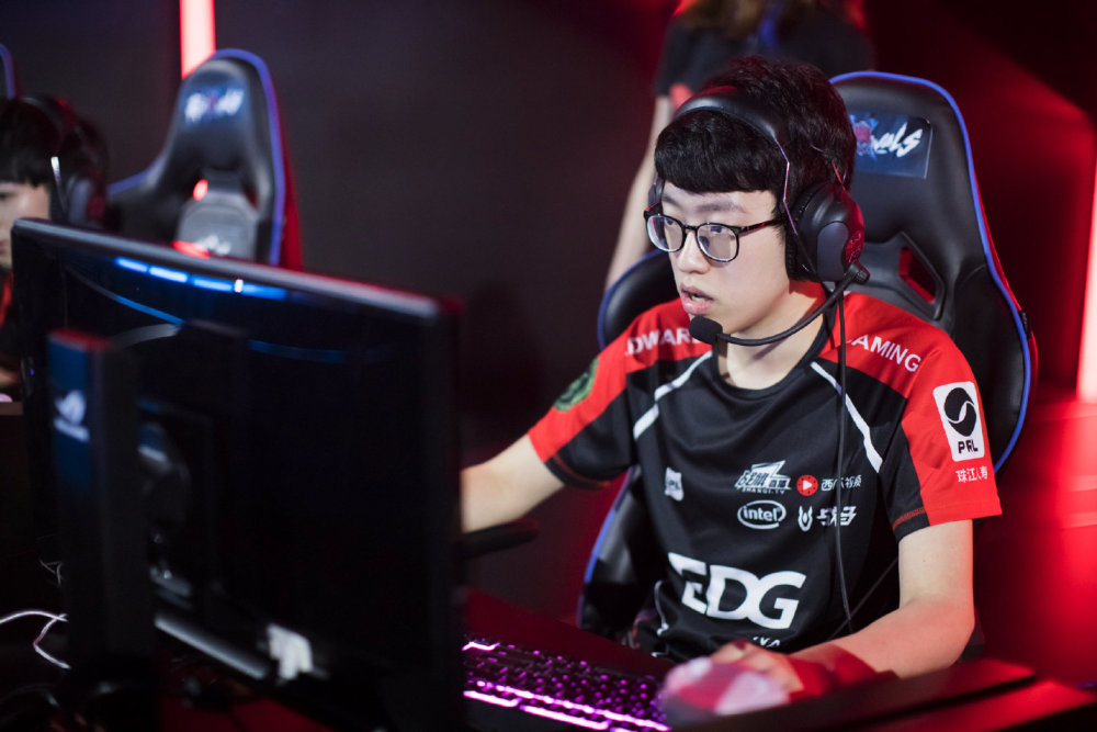 Scout直播立下flag：我有对象被发现了，直接退役！