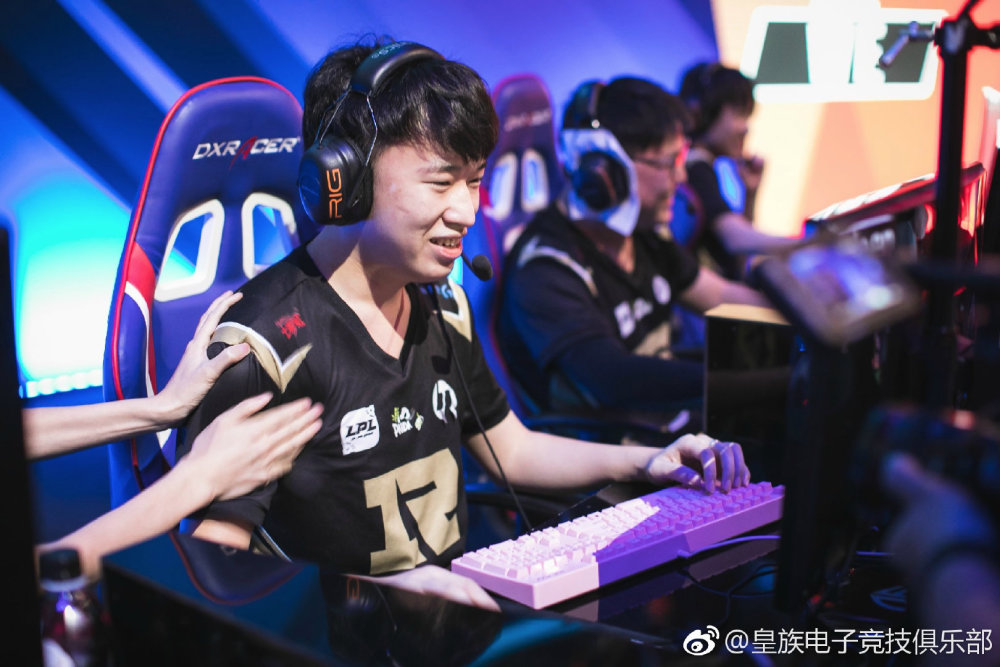 RNG全员集合训练时间确定，夏季赛最终阵容备受关注！