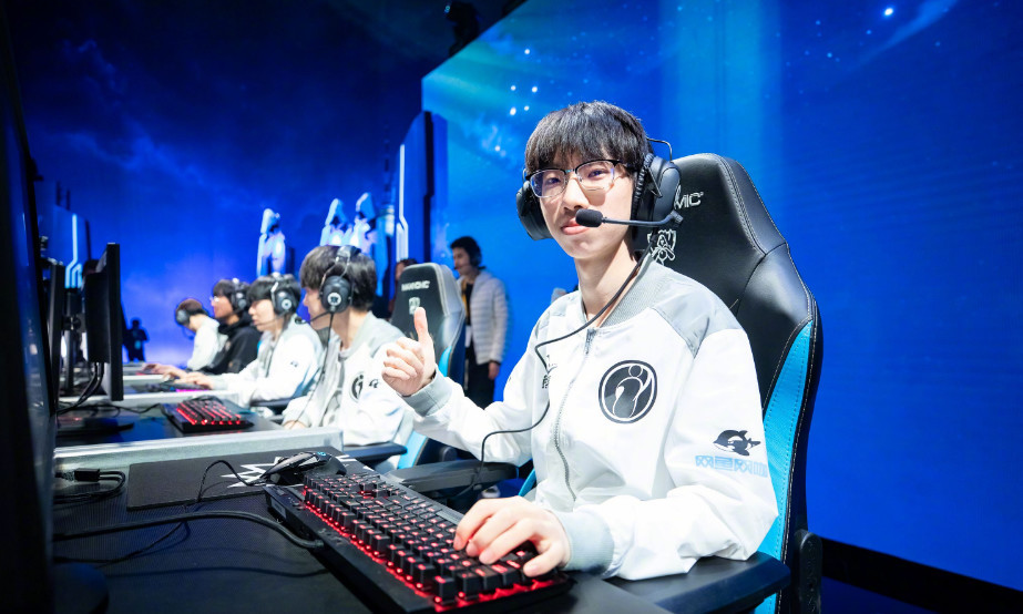 《英雄联盟》：Lucas被下放回IG二队，宝蓝稳坐首发