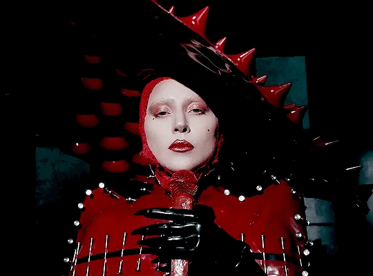 惊艳回归：LADY GAGA 新单《Abracadabra》MV 赏析_腾讯新闻