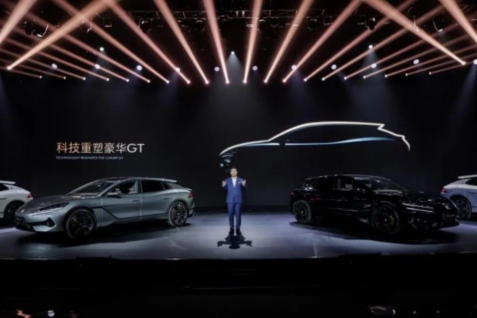 科技重塑豪华GT！腾势Z9GT售33.48万元起_腾讯新闻