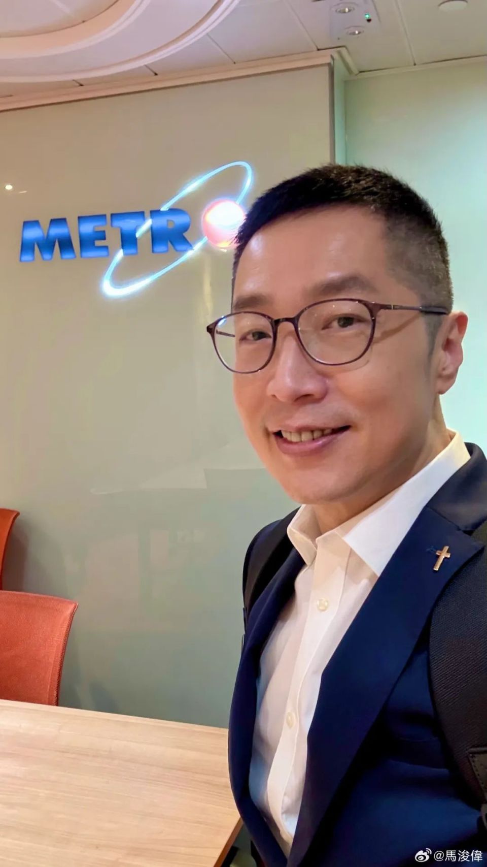 53岁前TVB演员马浚伟升职，下月起任香港知名公司CEO！曾出演《鹿鼎记》_腾讯新闻