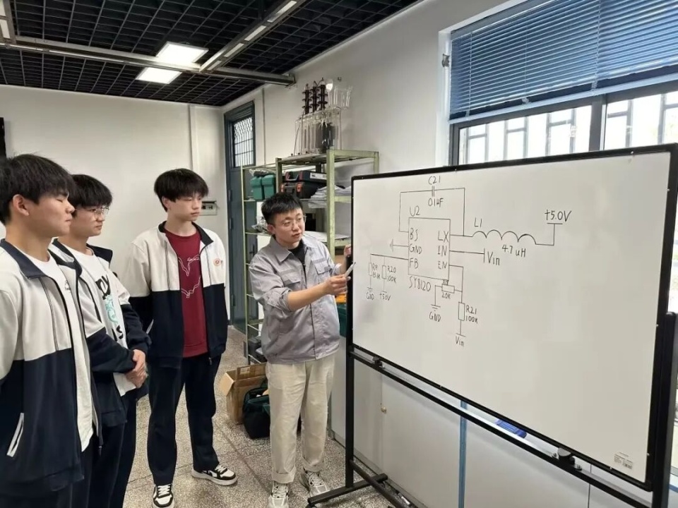 职教荣光！青山这位教师获省赛一等奖_腾讯新闻