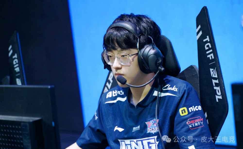 LCK有faker，LPL有三圣一帝，网友自制荣誉对比图，网友：左手呢_腾讯新闻