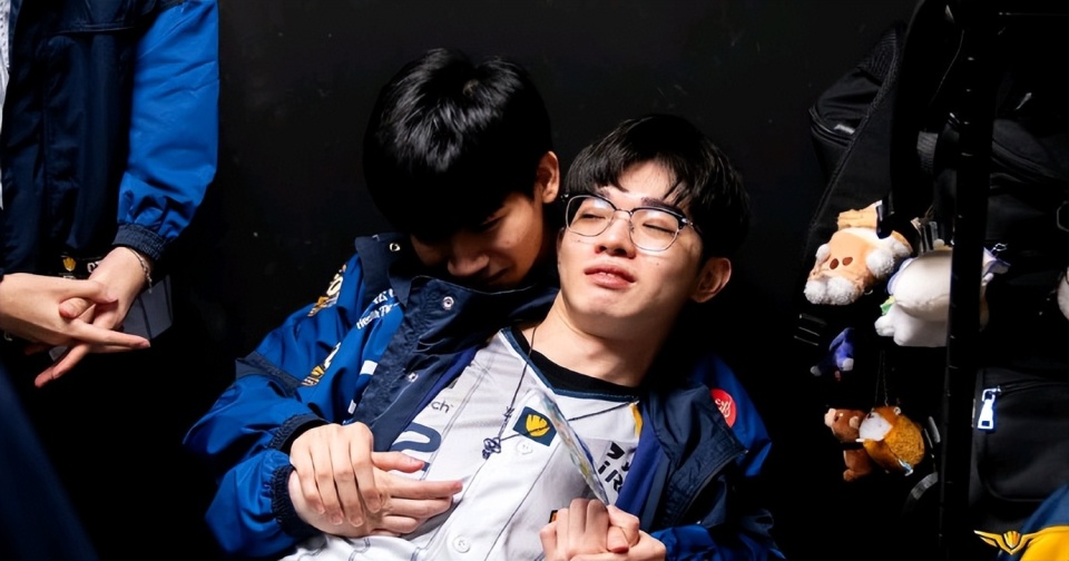 S15瑞士轮生死战：LPL内战引爆八强最后席位，T1直接保送？_腾讯新闻