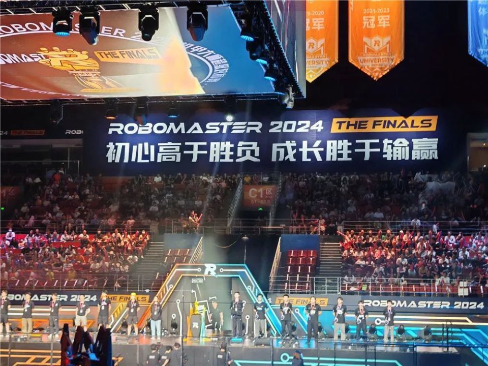 感受青年工程师们的活力：RoboMaster 2024机甲大师赛_腾讯新闻